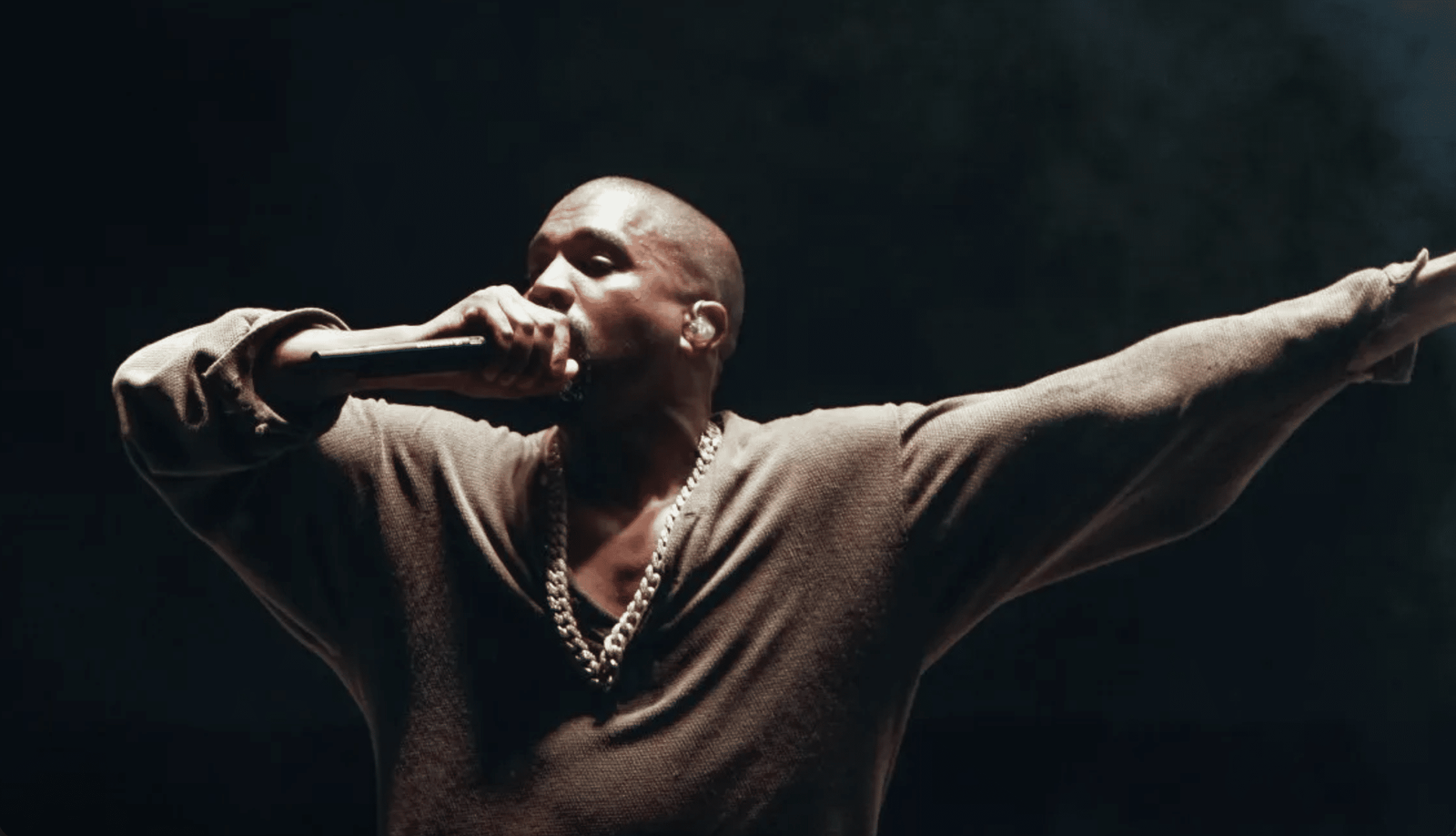 Kanye West Returns to Mexico City With Massive Live Comeback Ye Bully ...