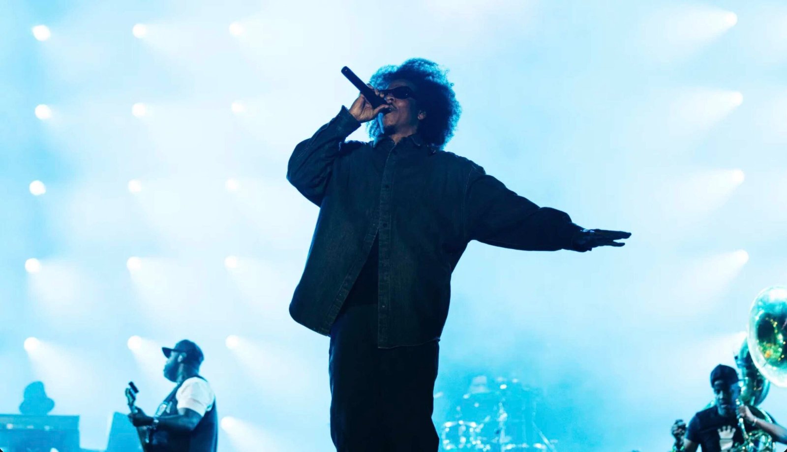 Jay-Z Ignites Roots Picnic 2026 With Explosive Freestyle, Drake Jabs ...