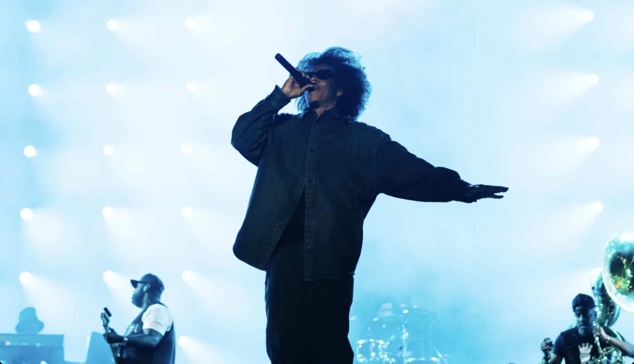 Jay-Z Ignites Roots Picnic 2026 With Explosive Freestyle, Drake Jabs ...